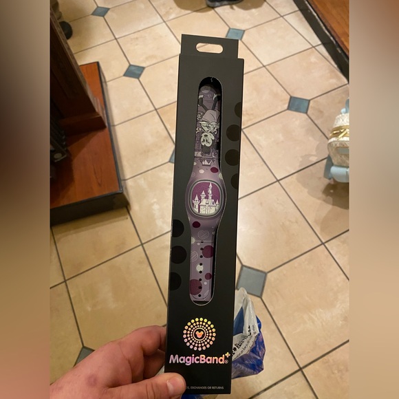 Disney | Accessories | Disney Parks Minnie Mouse And Castle Magicband ...